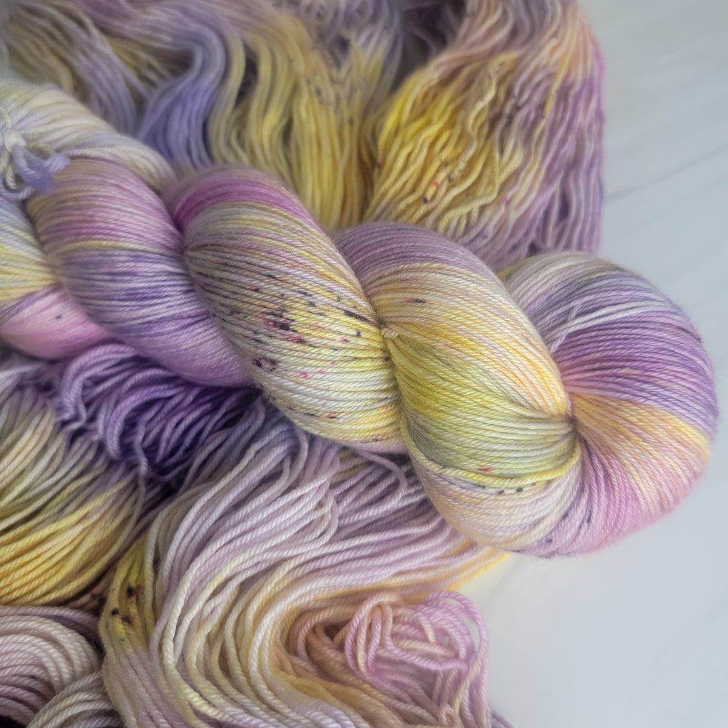 Fireflies - Hand dyed variegated yarn - toffee caramel yellow gold pur ...